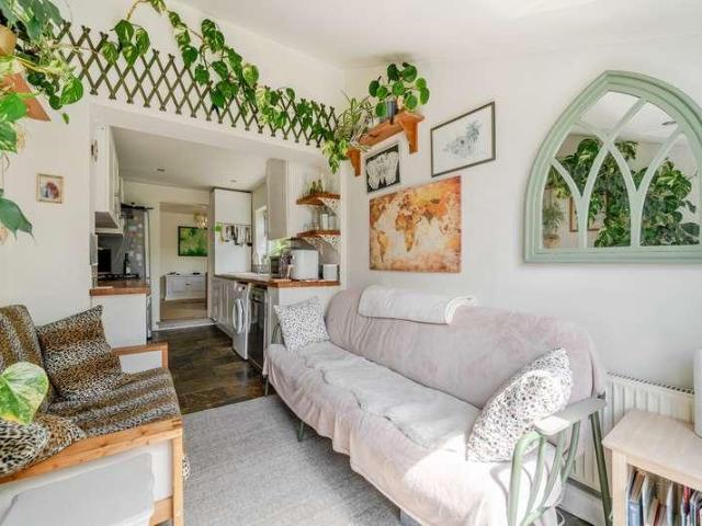 2 bed house for sale