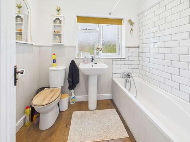 2 bed house for sale