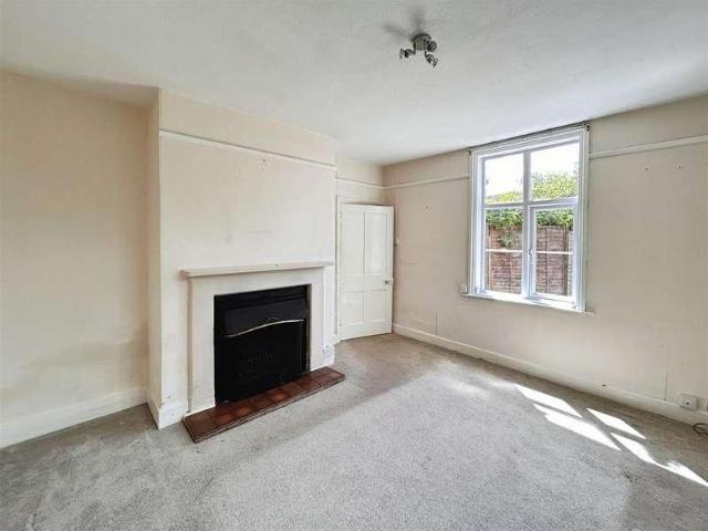 2 bed house for sale