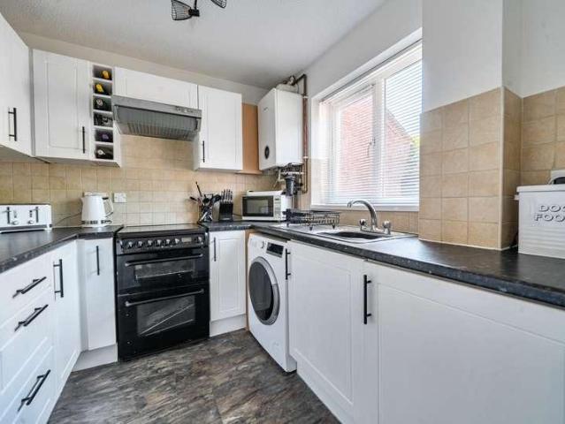 2 bed house for sale