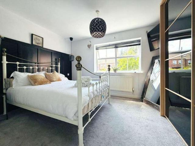 2 bed house for sale