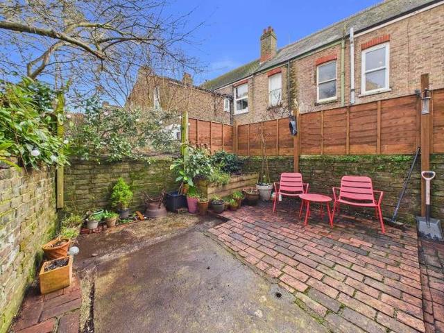 2 bed house for sale