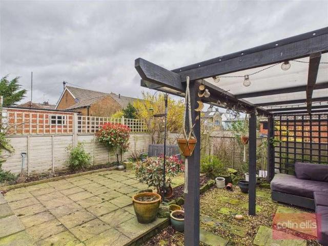 2 bed house for sale
