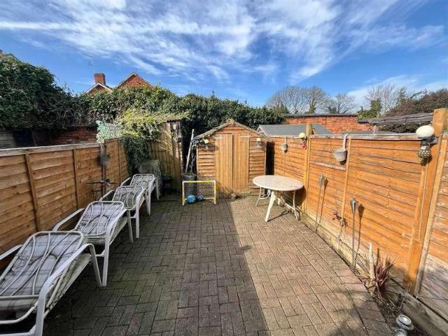 2 bed house for sale
