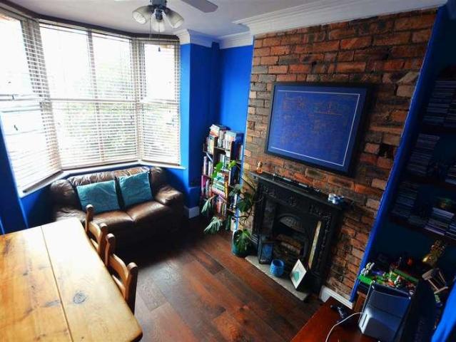 2 bed house for sale