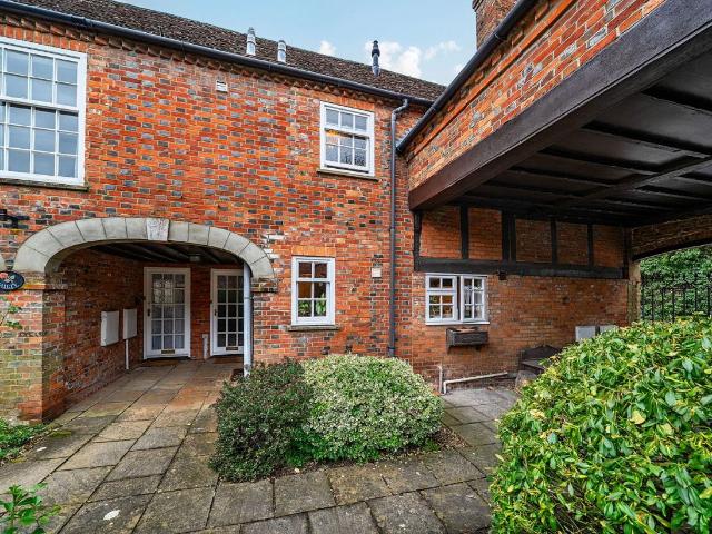 2 bed house for sale