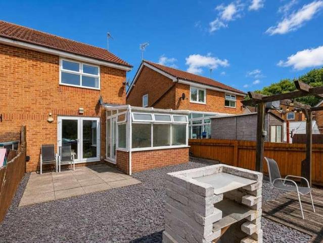2 bed house for sale