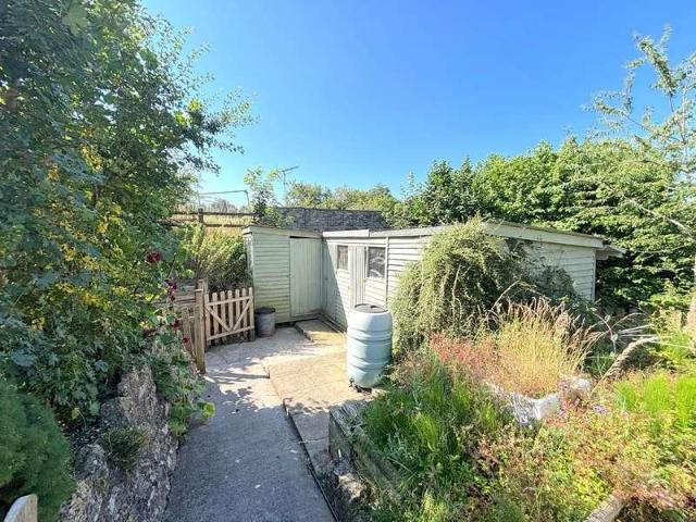 2 bed house for sale