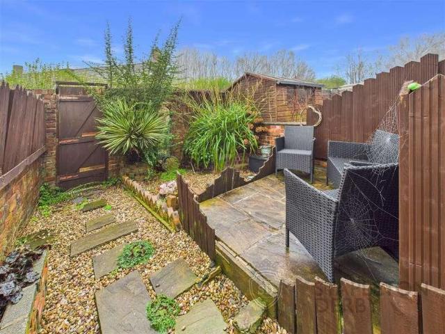 2 bed house for sale
