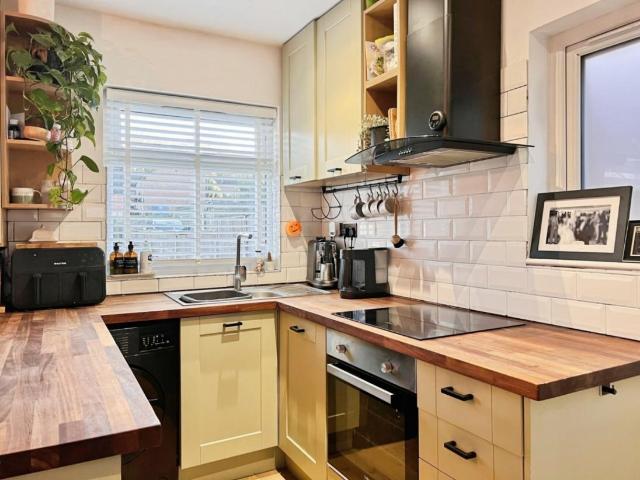 2 bed house for sale