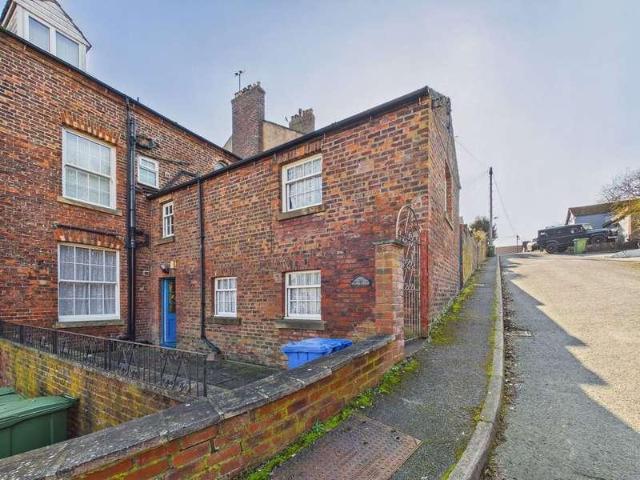 2 bed house for sale