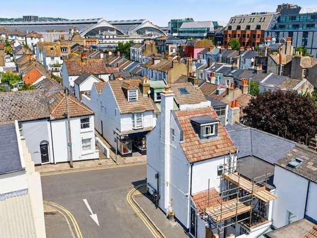 2 bed house for sale