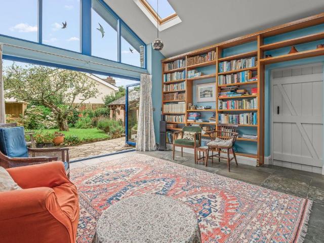 2 bed house for sale