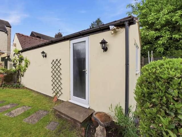 2 bed house for sale