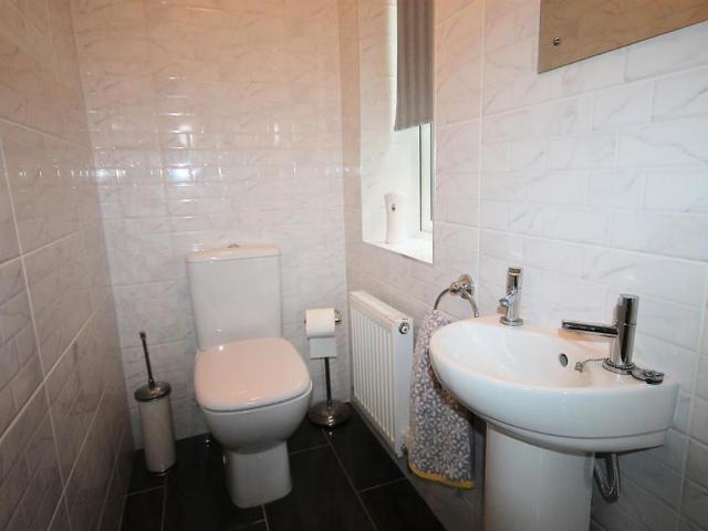 2 bed house for sale