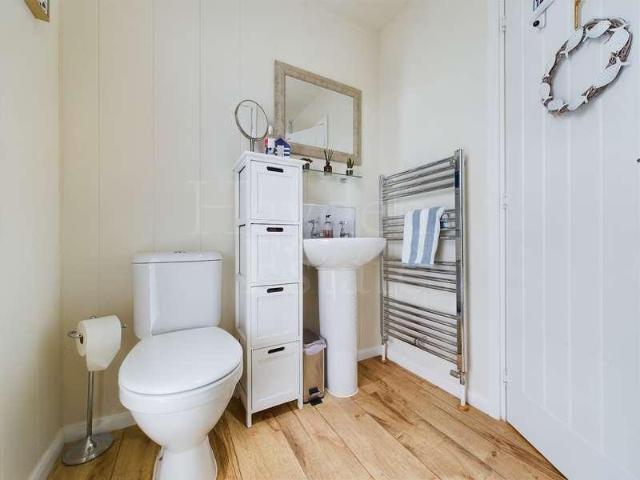 2 bed house for sale