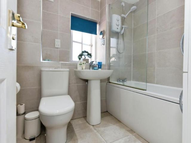2 bed house for sale