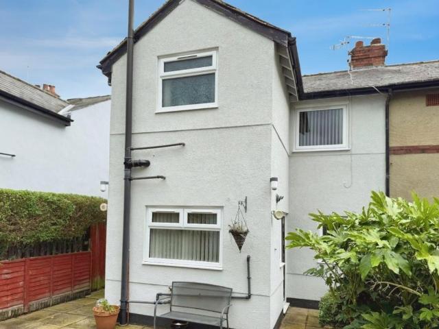 2 bed house for sale