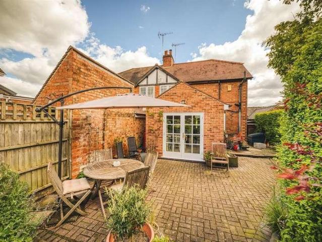 2 bed house for sale