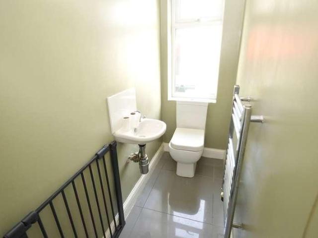 2 bed house for sale