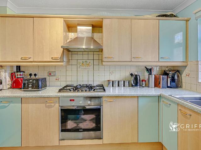 2 bed house for sale