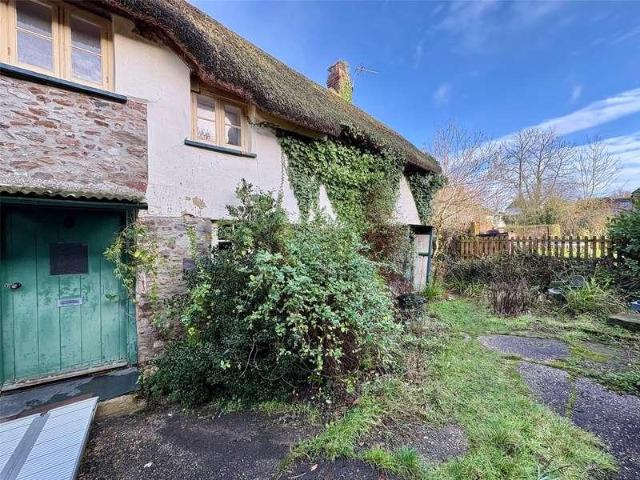 2 bed house for sale