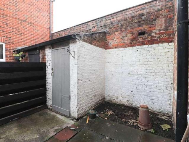 2 bed house for sale