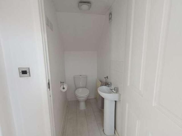 2 bed house for sale