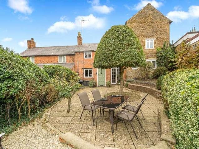 2 bed house for sale