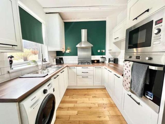 2 bed house for sale