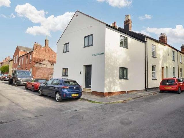2 bed house for sale