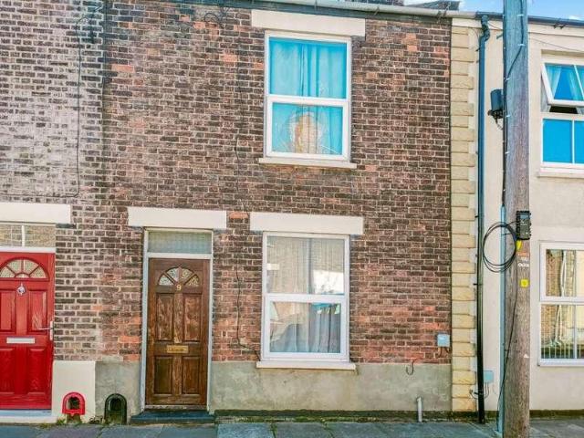 2 bed house for sale