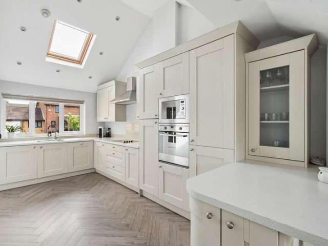 2 bed house for sale