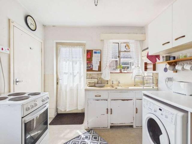 2 bed house for sale