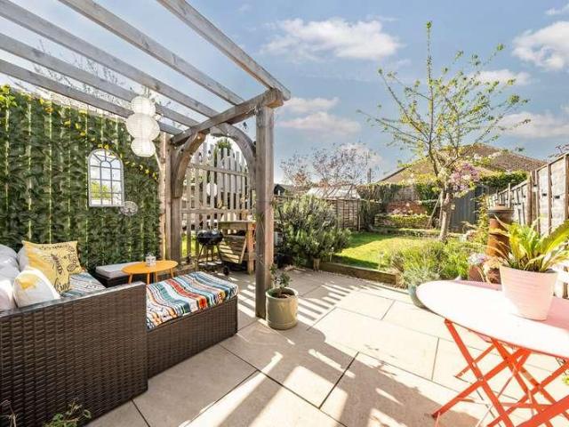 2 bed house for sale