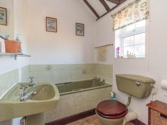 2 bed house for sale