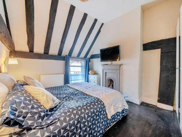 2 bed house for sale