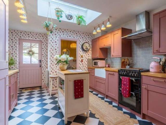 2 bed house for sale