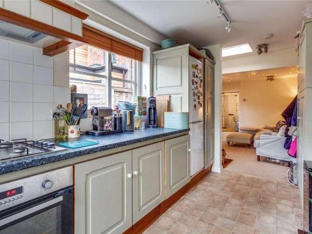 2 bed house for sale