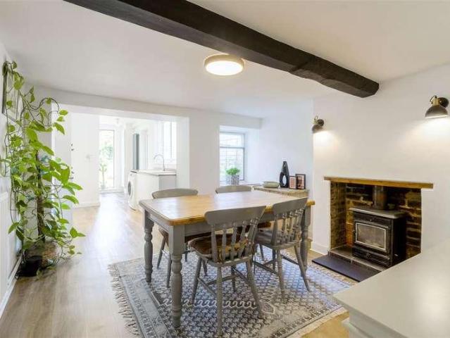 2 bed house for sale