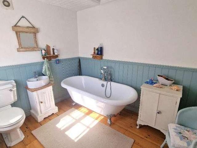 2 bed house for sale