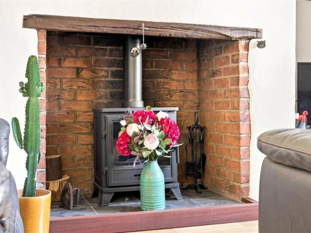 2 bed house for sale