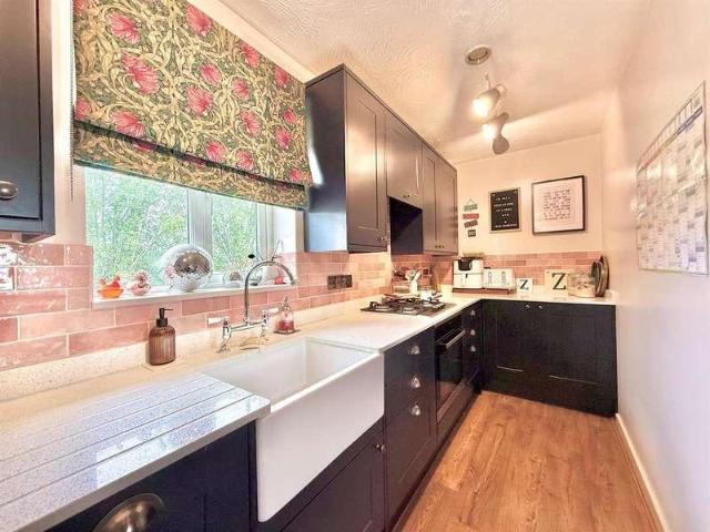 2 bed house for sale