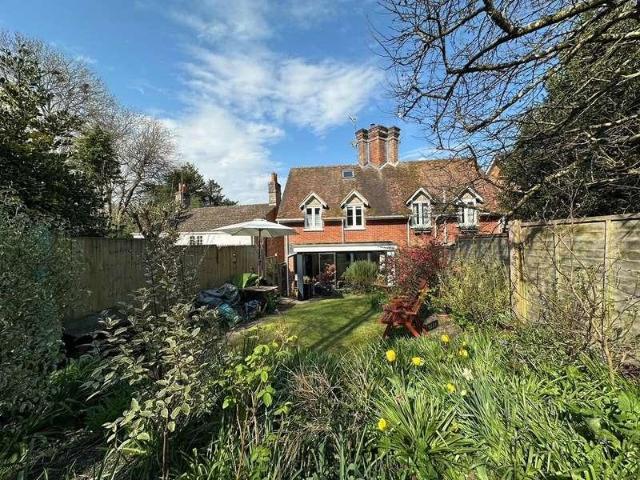 2 bed house for sale