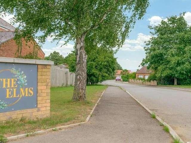 2 bed house for sale