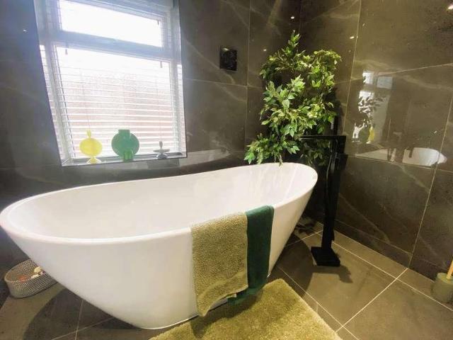 2 bed house for sale