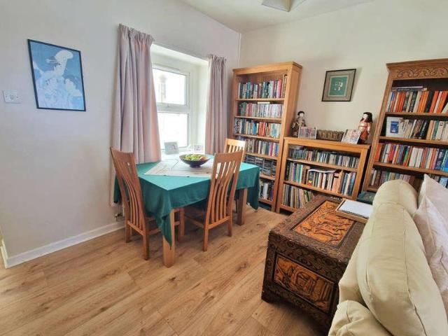 2 bed house for sale