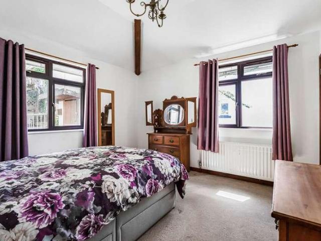 2 bed house for sale