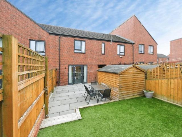 2 bed house for sale