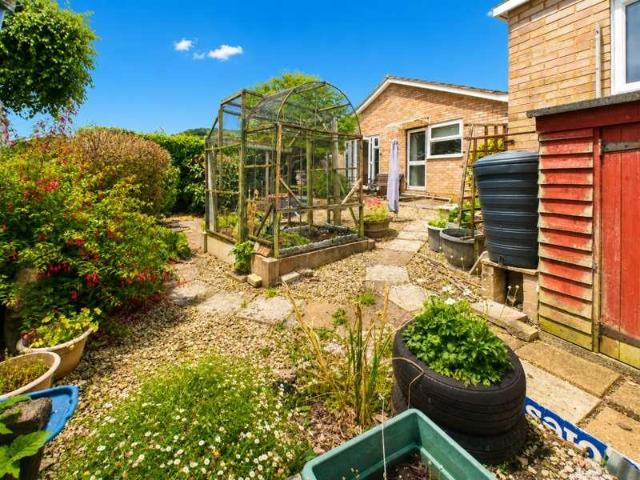 2 bed house for sale